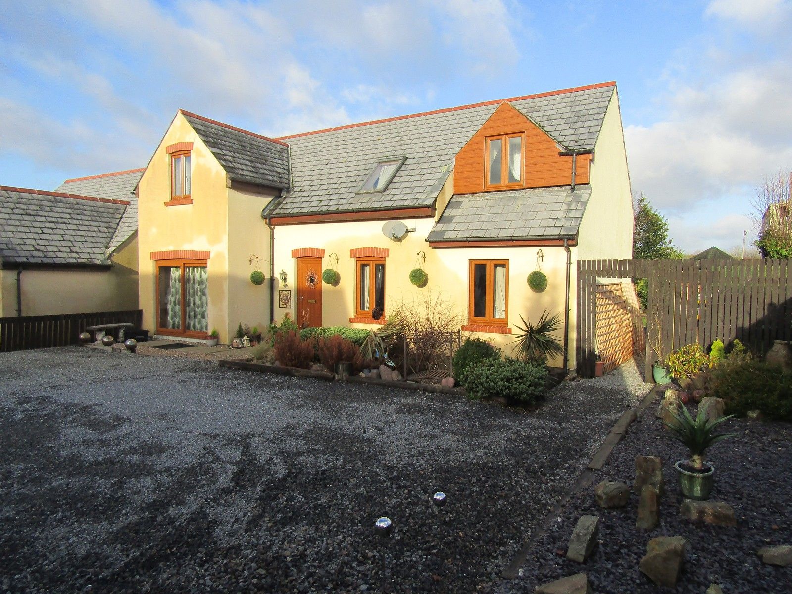 3 bed detached bungalow for sale in Llys Y Crofft, Whitland ...