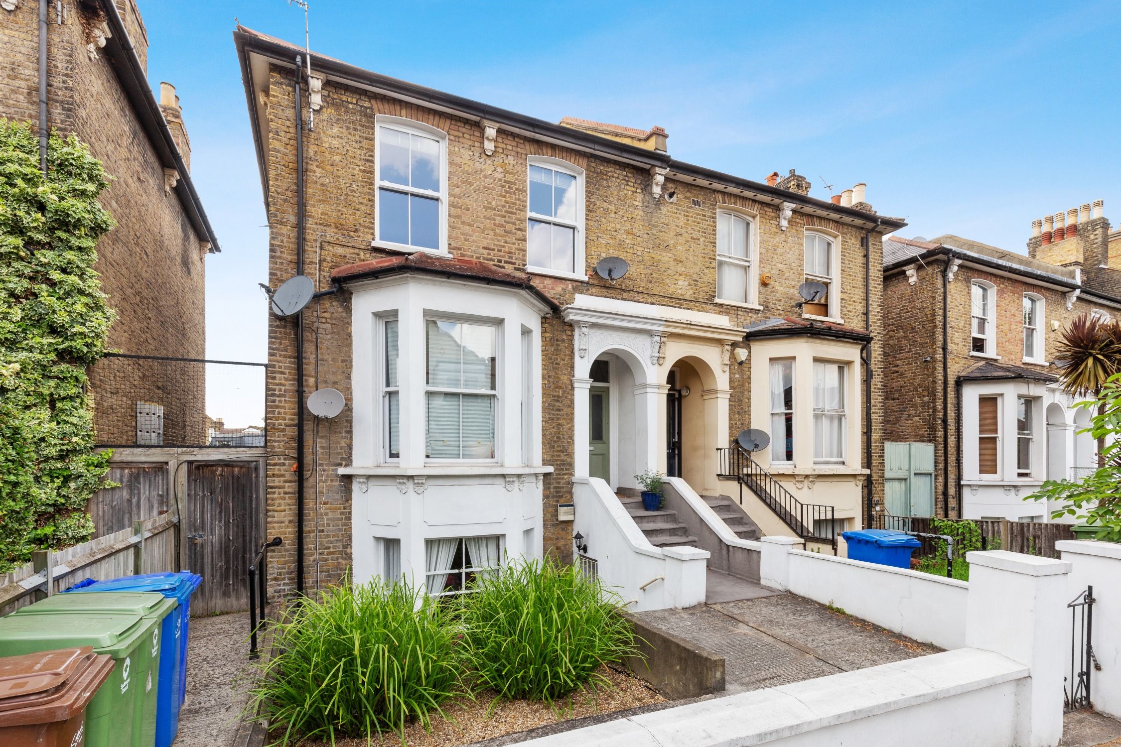 2 bed flat to rent in Barry Road, London SE22 - Zoopla
