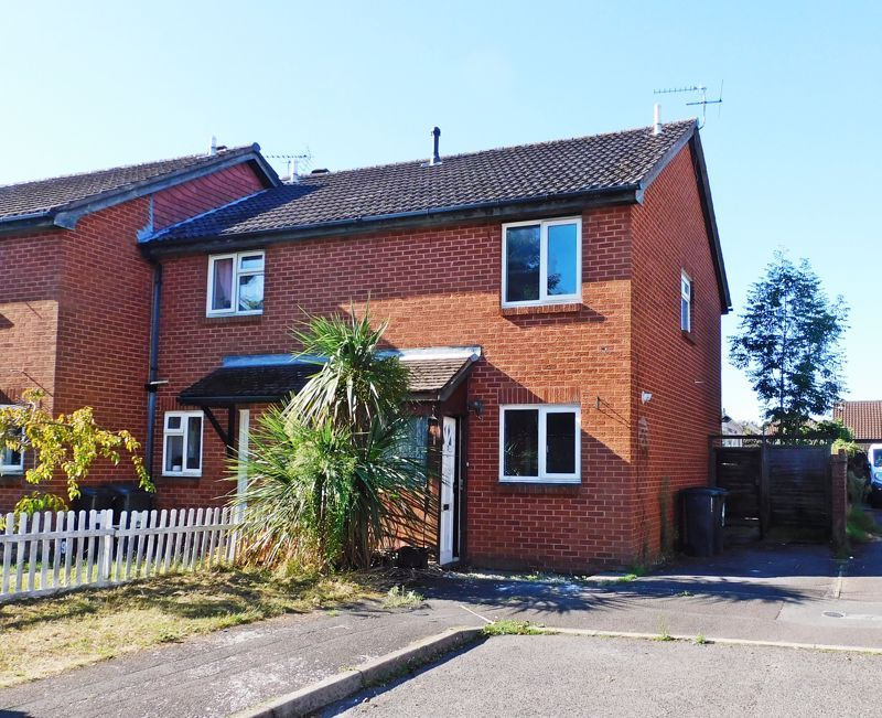 3 Bed Property For Sale In End Of Terrace Knowlton Gardens Muscliff