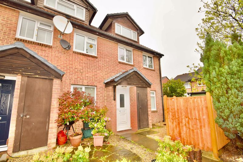 2 Bed Maisonette To Rent In Brangwyn Crescent Colliers Wood London