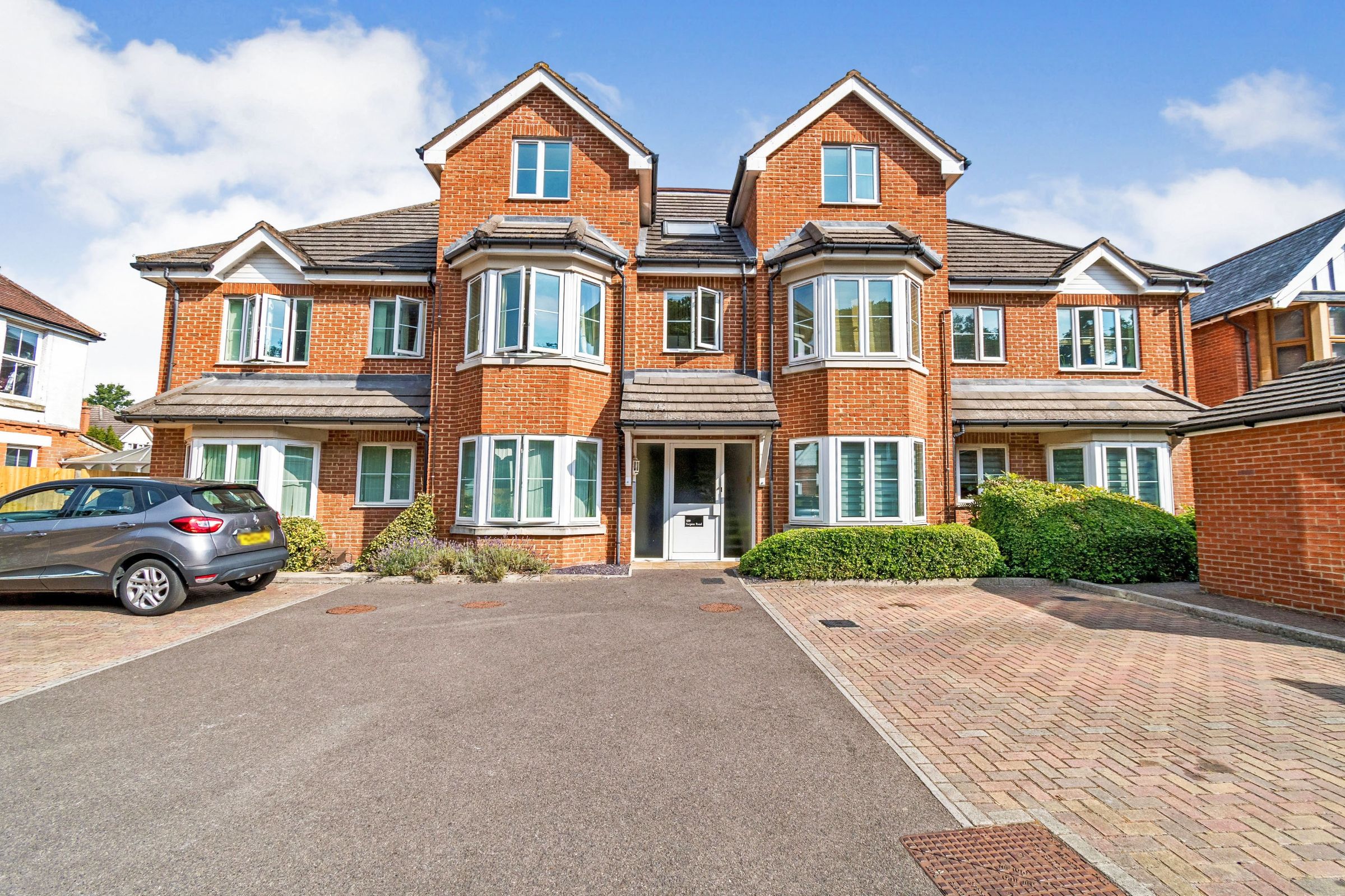 2 Bed Flat For Sale In Oak Tree Court 129 Burgess Road Bassett