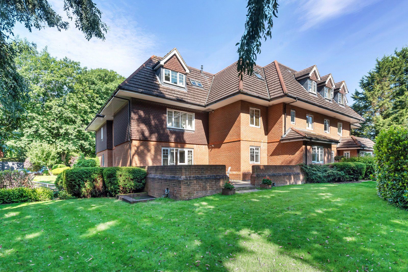 2 bed flat for sale in Cavendish Court, Cavendish Road, Weybridge KT13 ...