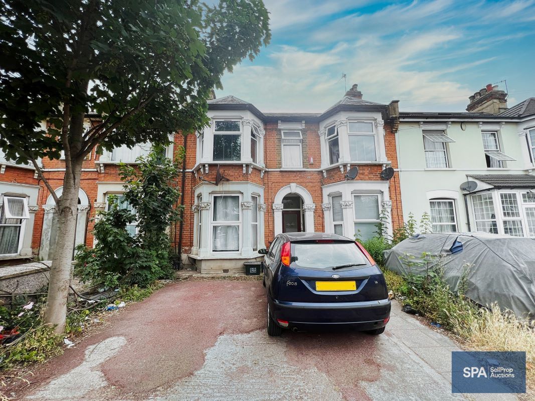 3 bed flat for sale in 24B Richmond Road, Ilford, Redbridge IG1 - Zoopla