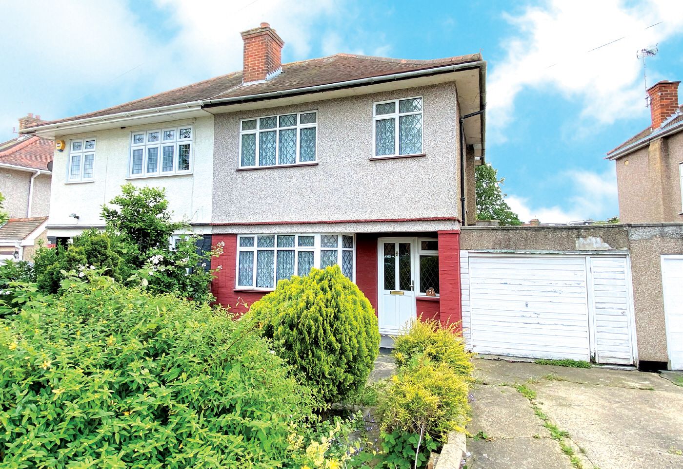 4 Bed Semi Detached House For Sale In Lynwood Drive Collier Row
