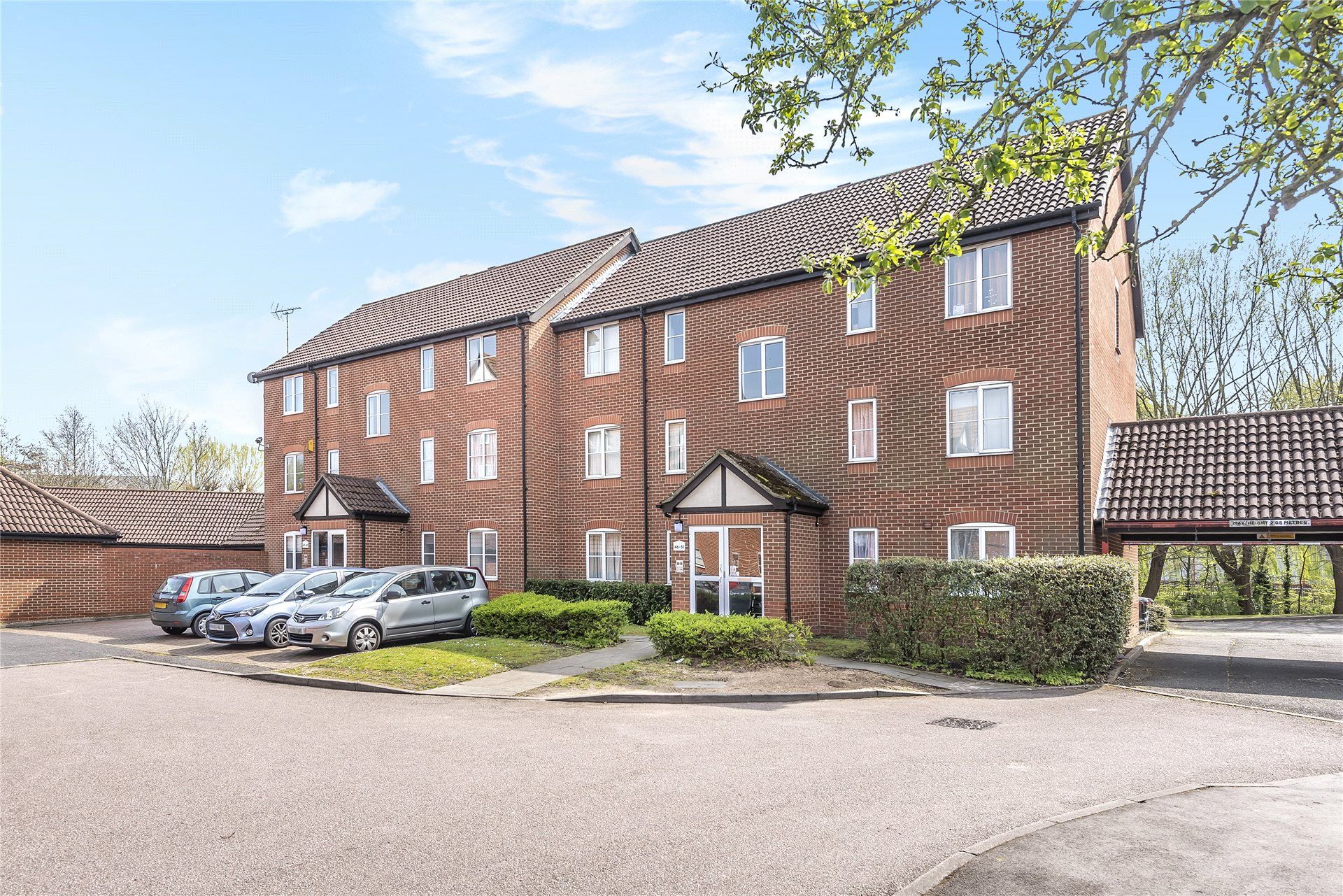 2 bed flat to rent in Admirals Court, Rose Kiln Lane, Reading ...