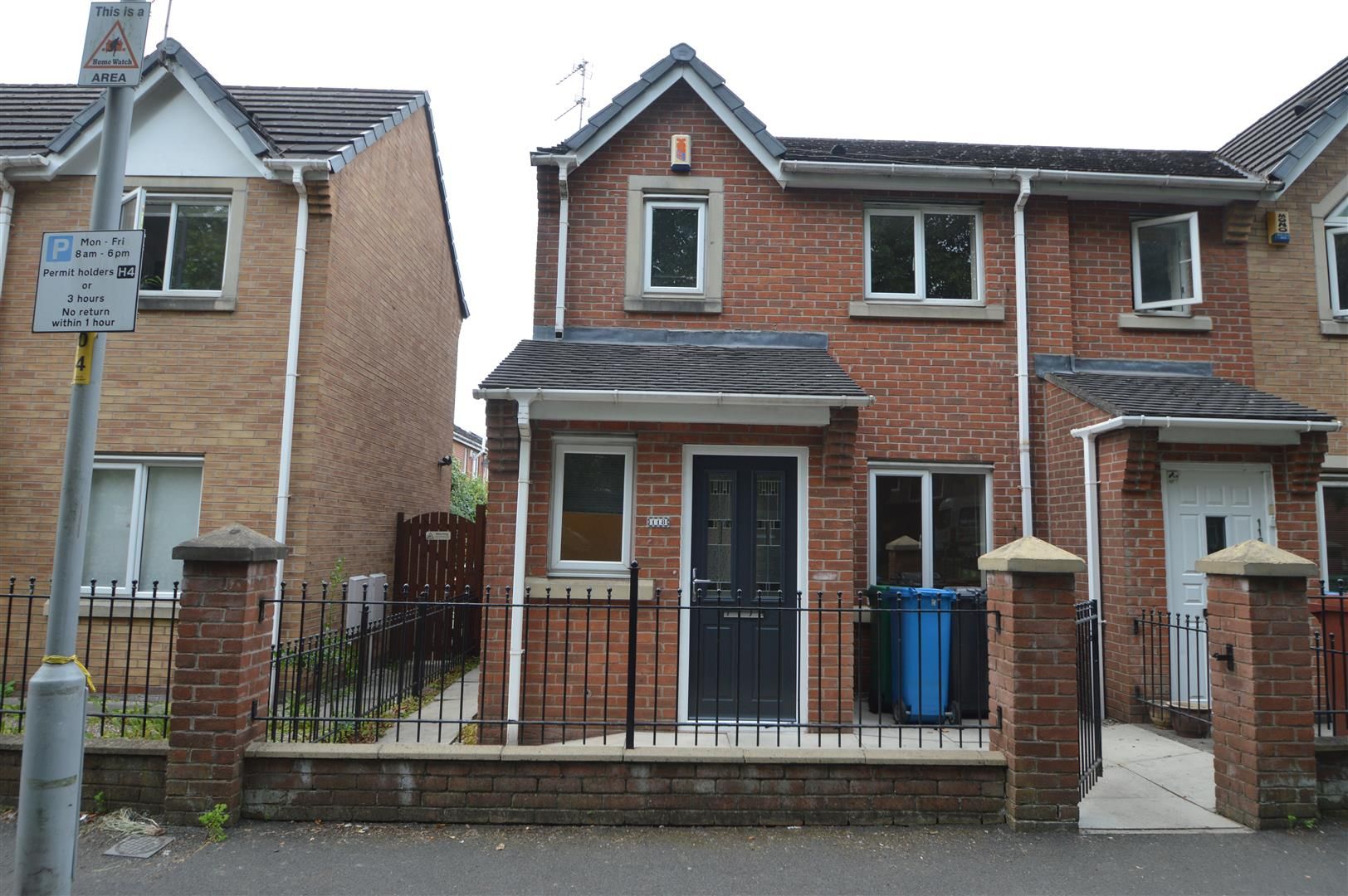 3 bed property to rent in Rolls Crescent, Hulme, Manchester M15 - Zoopla
