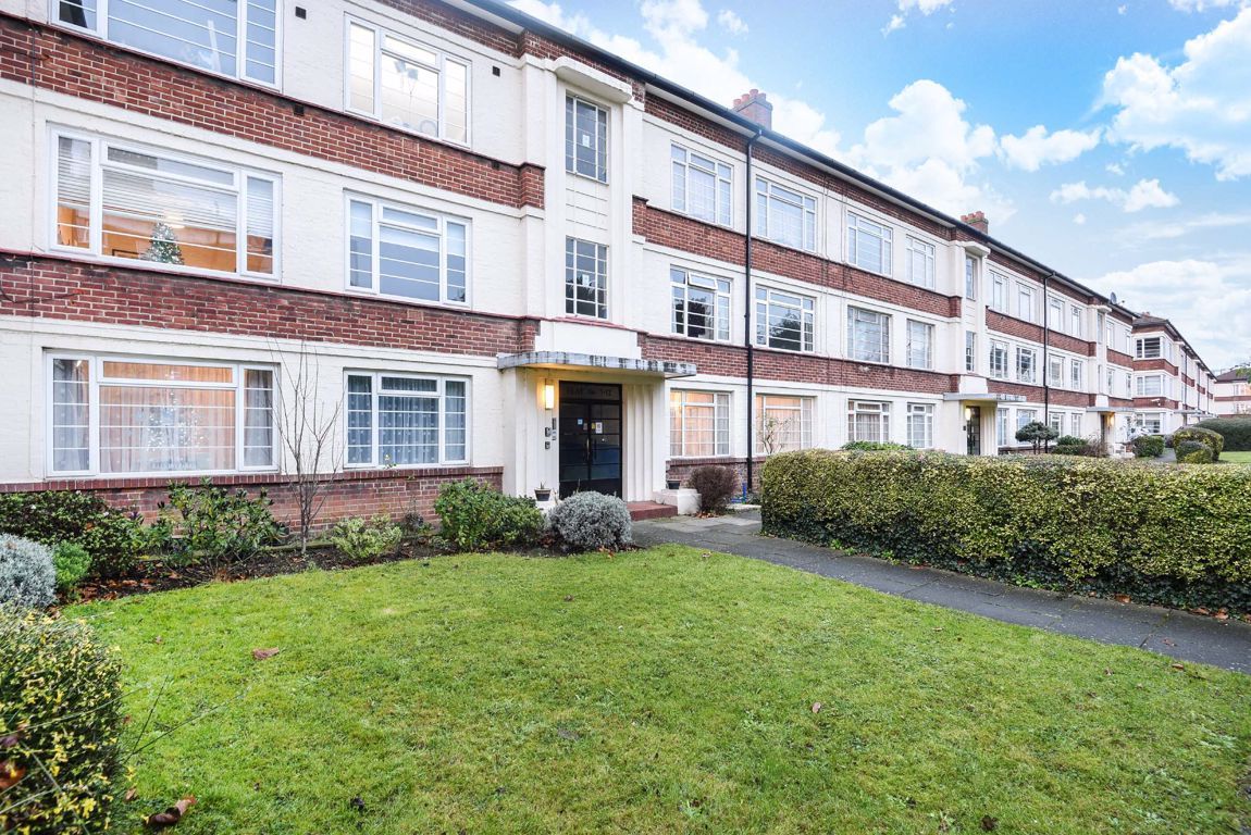 2 bed flat to rent in Manor Vale, Boston Manor Road, Brentford TW8 - Zoopla