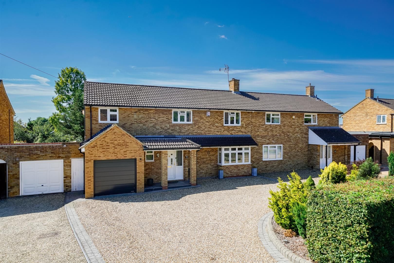 5 Bed Semi Detached House For Sale In Ellingham Road Hemel Hempstead