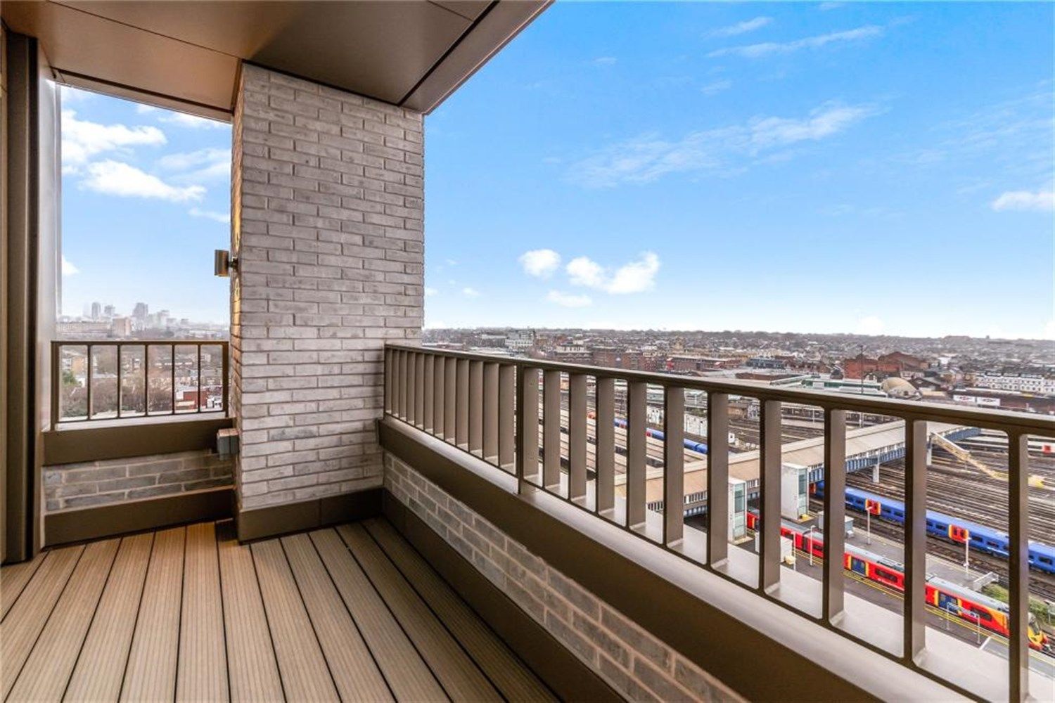 2 bed flat to rent in Grant Road, London SW11 - Zoopla