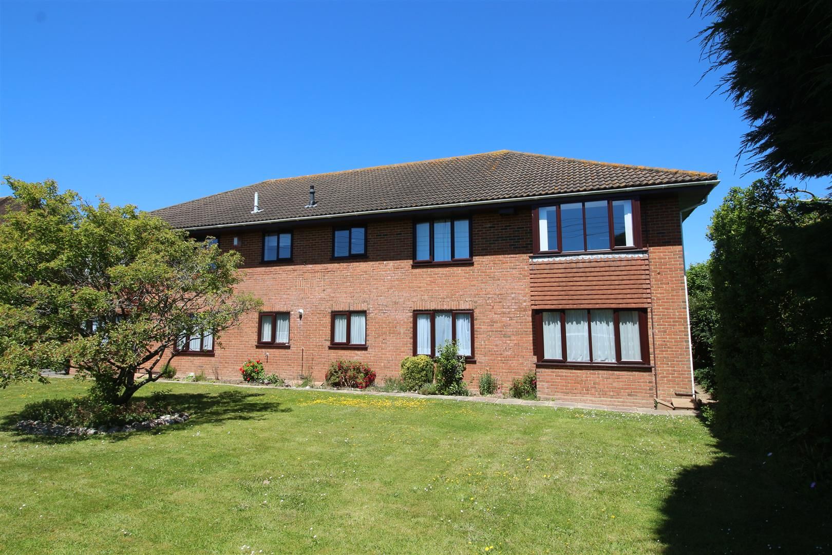 2 bed flat for sale in Osborne Road, New Milton BH25 - Zoopla