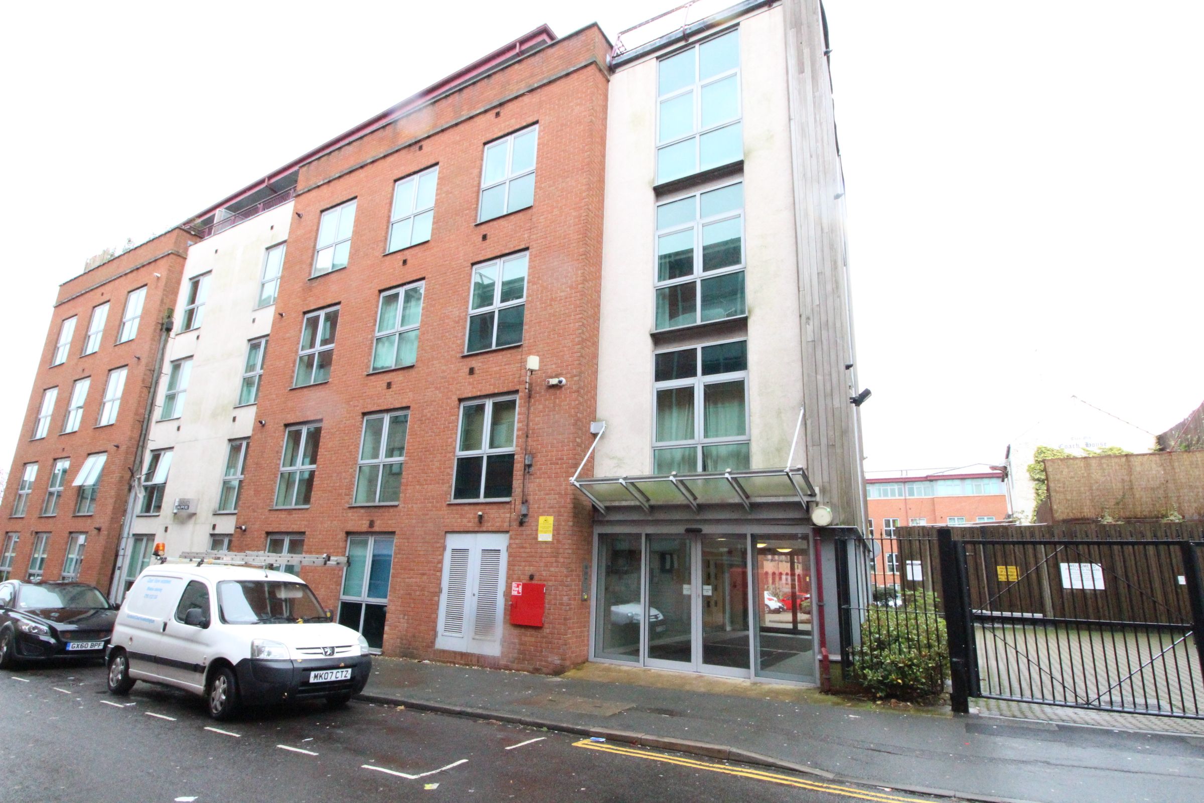 2 bed flat to rent in Raleigh Street, Nottingham NG7 - Zoopla