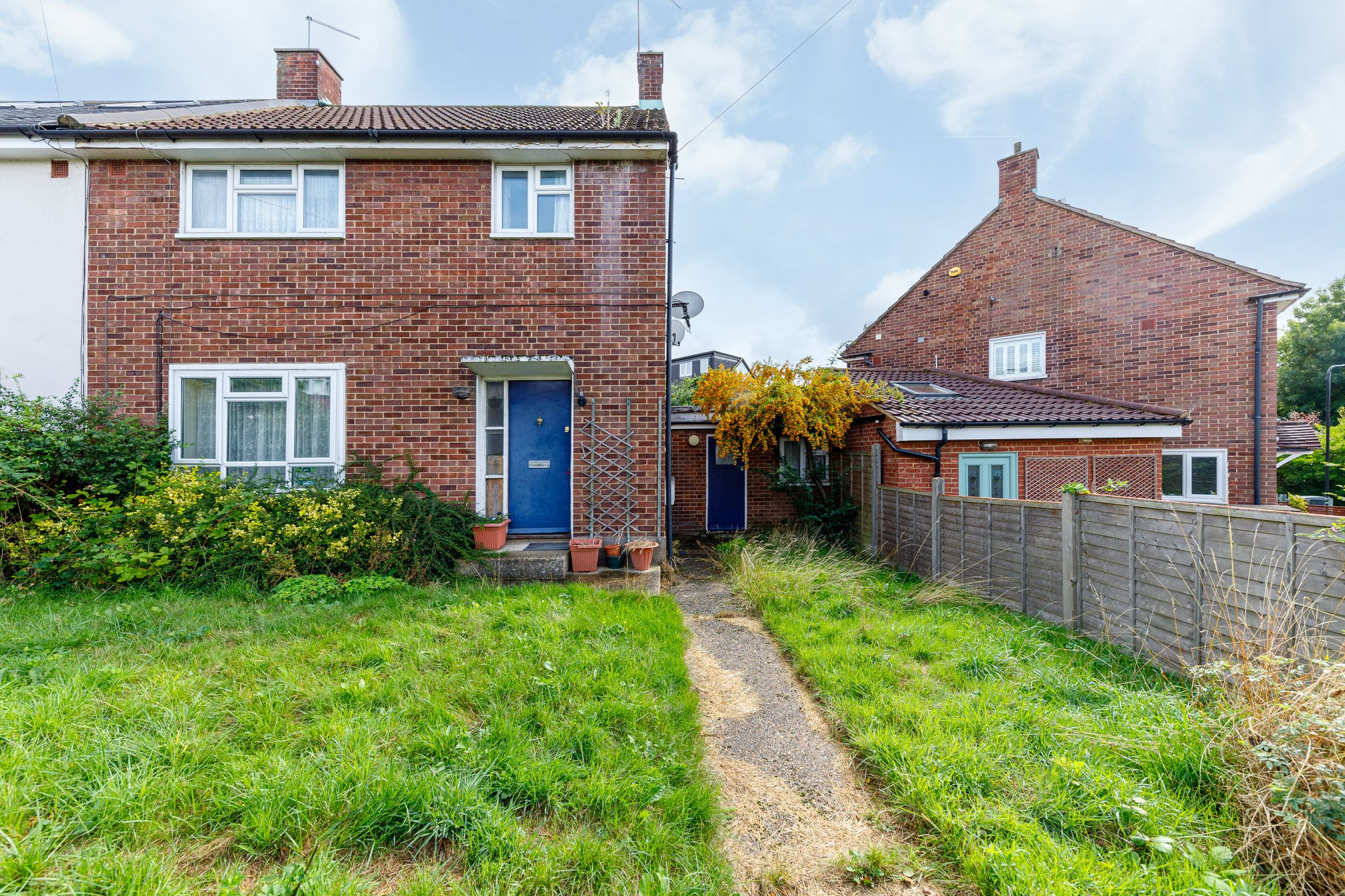 3 Bed Semi Detached House For Sale In Henrys Avenue Woodford Green Ig8