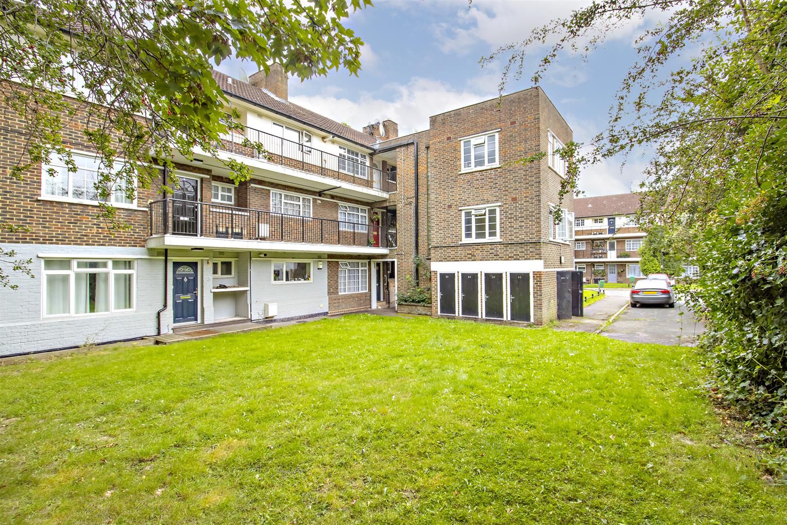 3 bed flat to rent in The Poplars, London N14 - Zoopla