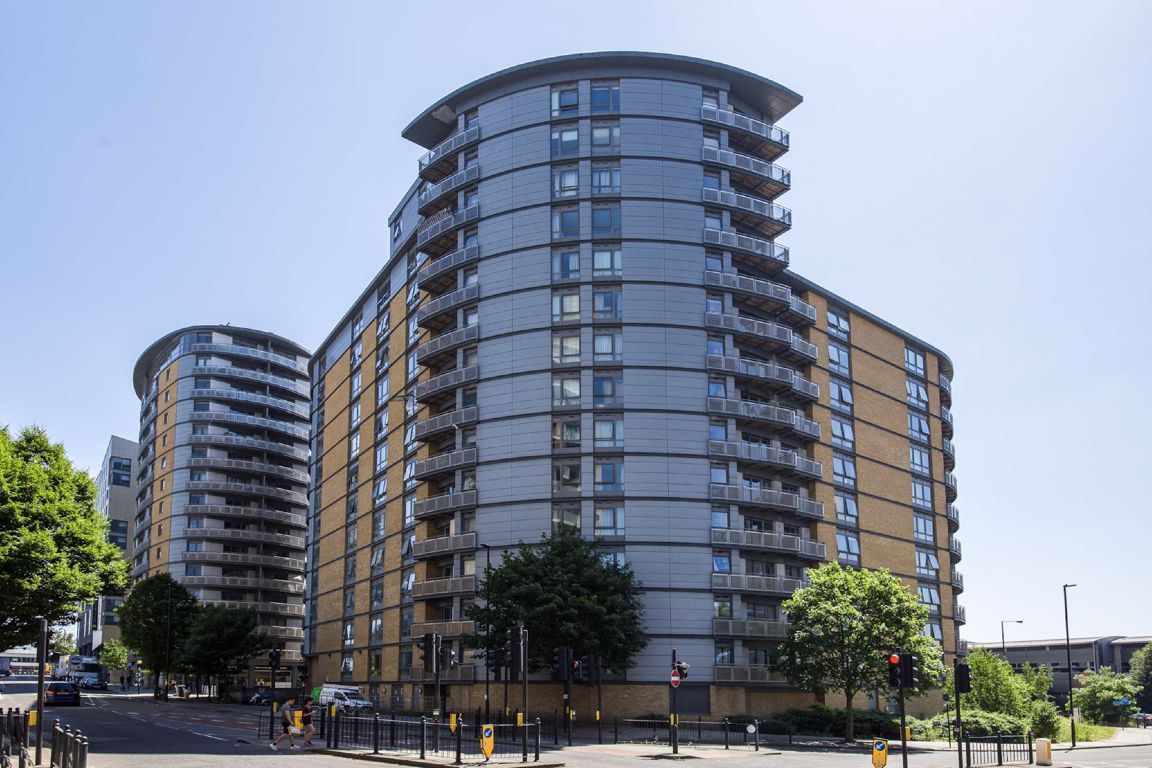 2 bed flat to rent in Victoria Road, London W3 - Zoopla