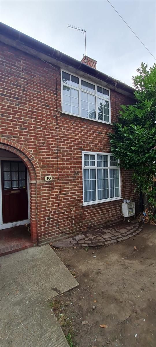 2 Bed Terraced House To Rent In Lodge Avenue Becontree Dagenham Rm8