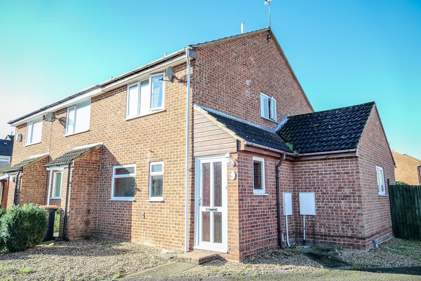3 Bed End Terrace House For Sale In Gulliver Close Kempston Bedford