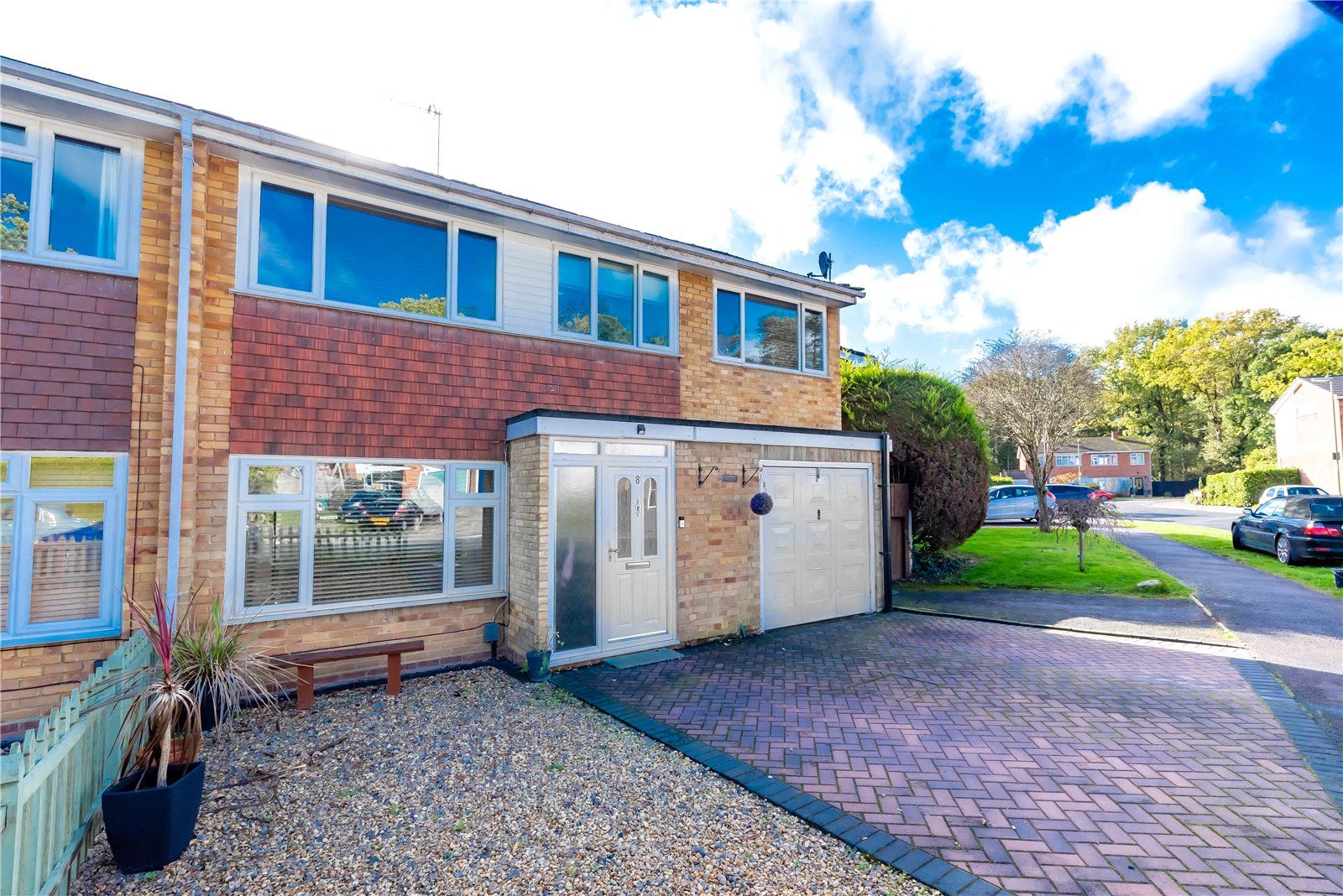 5 Bed Semi Detached House For Sale In Linstead Road Farnborough Gu14