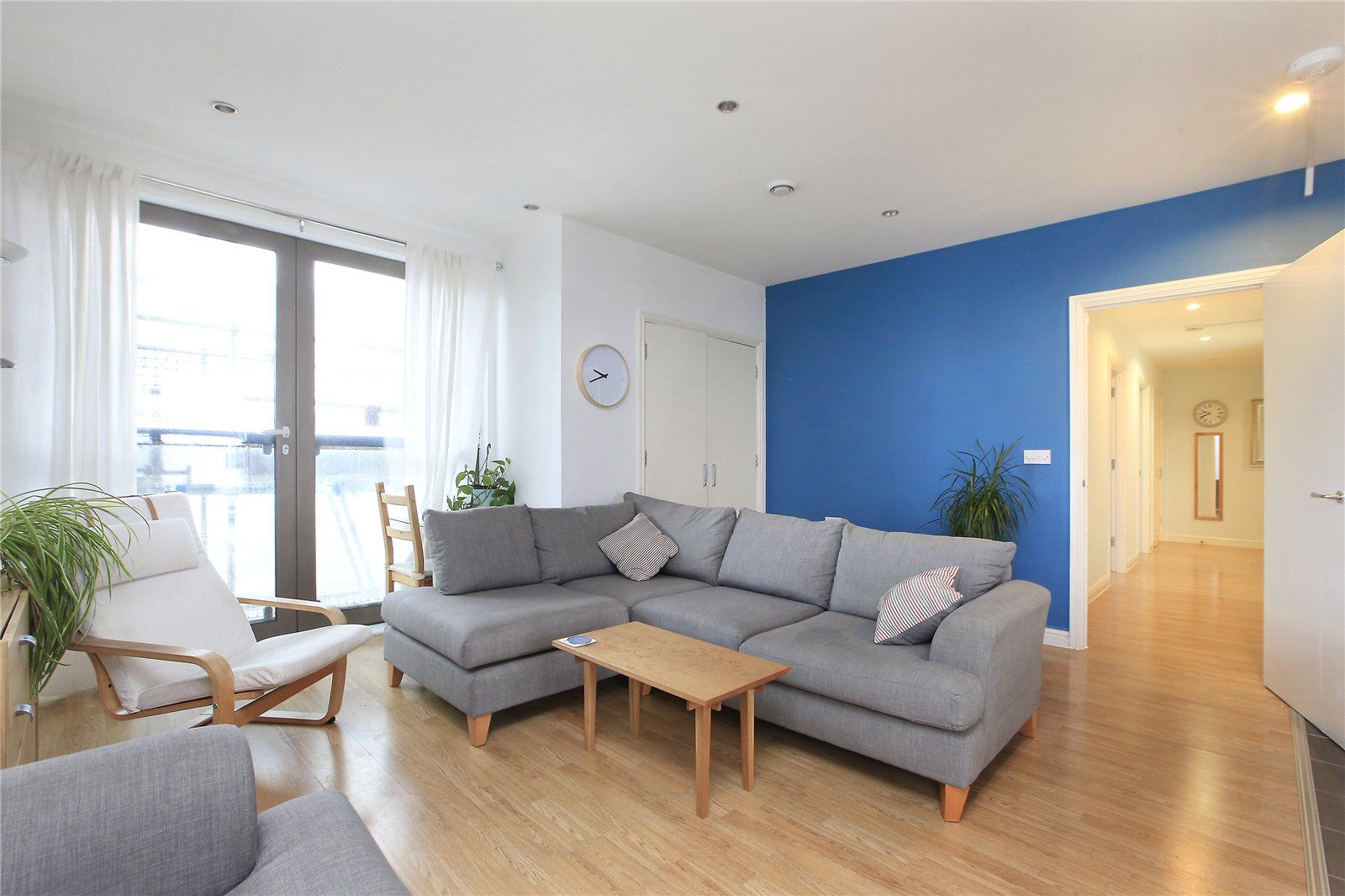 2 bed flat to rent in Oak Square, Stockwell, London SW9 - Zoopla