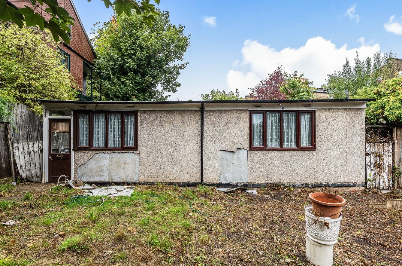 2 bed bungalow for sale in Drakefell Road, London SE14 - Zoopla