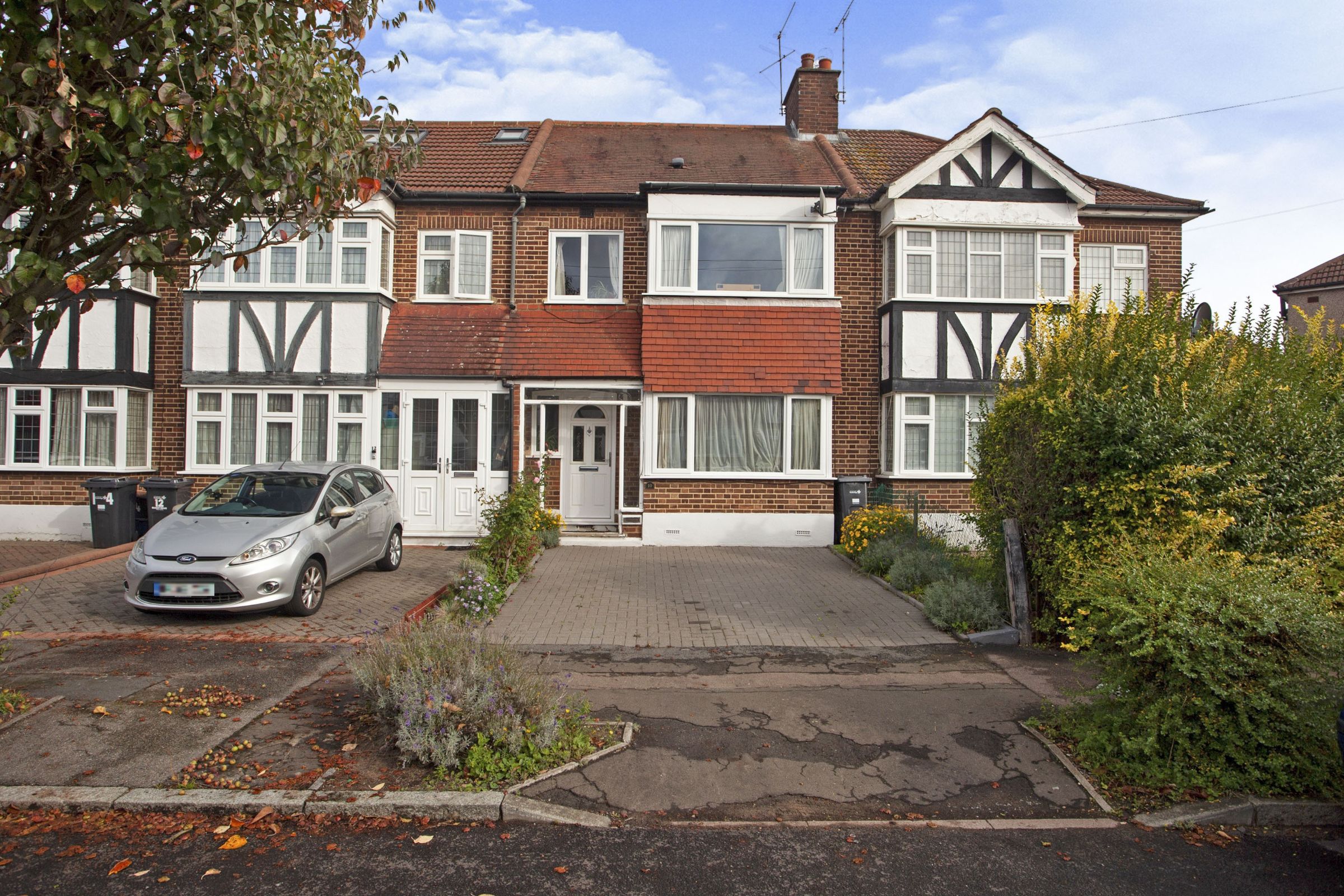 3 Bed Terraced House For Sale In Brackley Square Woodford Green Ig8