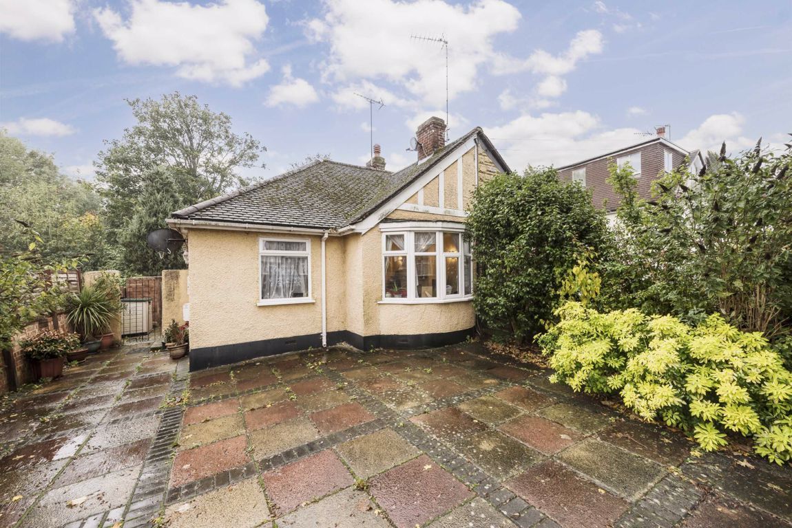 3 Bed Bungalow For Sale In Ellerman Avenue Whitton Twickenham Tw2