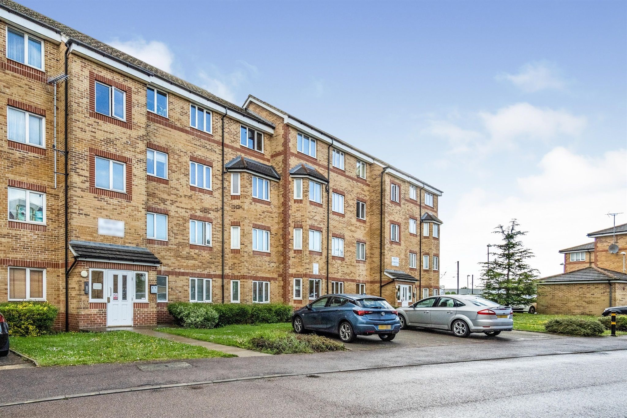2 bed flat for sale in Orchid Close, Luton LU3 - Zoopla