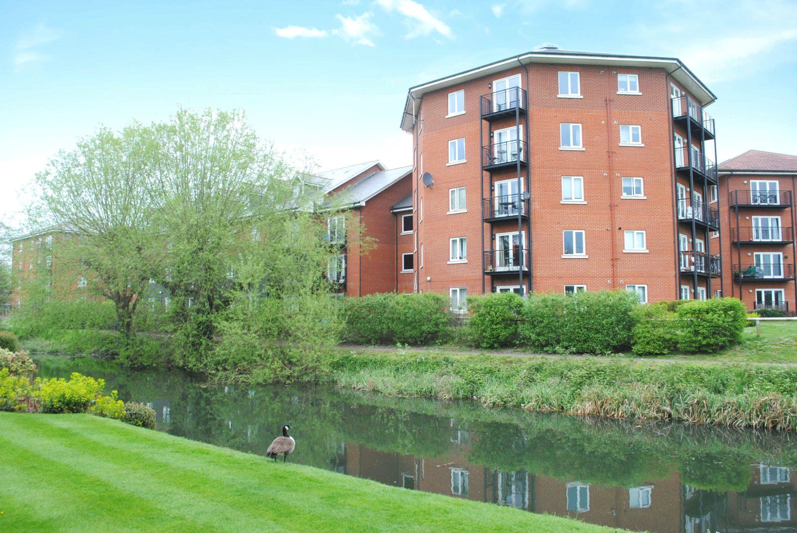 2 bed flat for sale in John Dyde Close, Bishop's Stortford ...