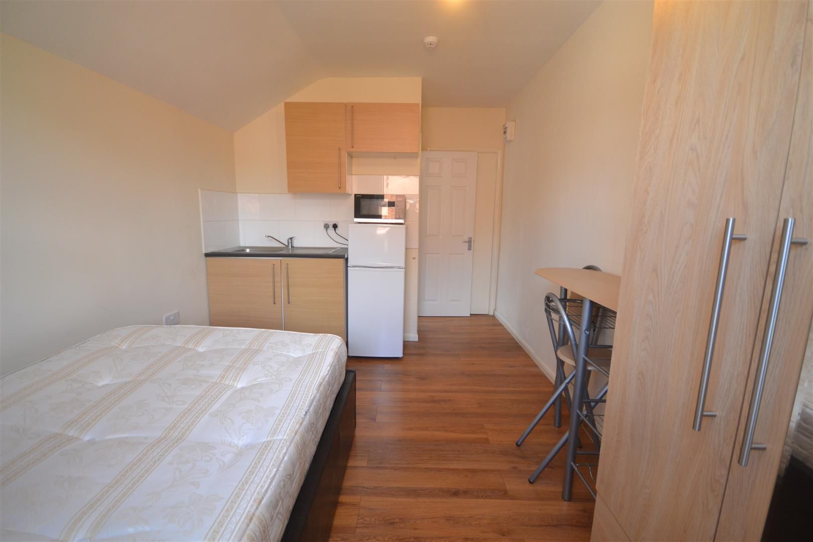 Room to rent in Vastern Road, Reading, Berkshire RG1 - Zoopla