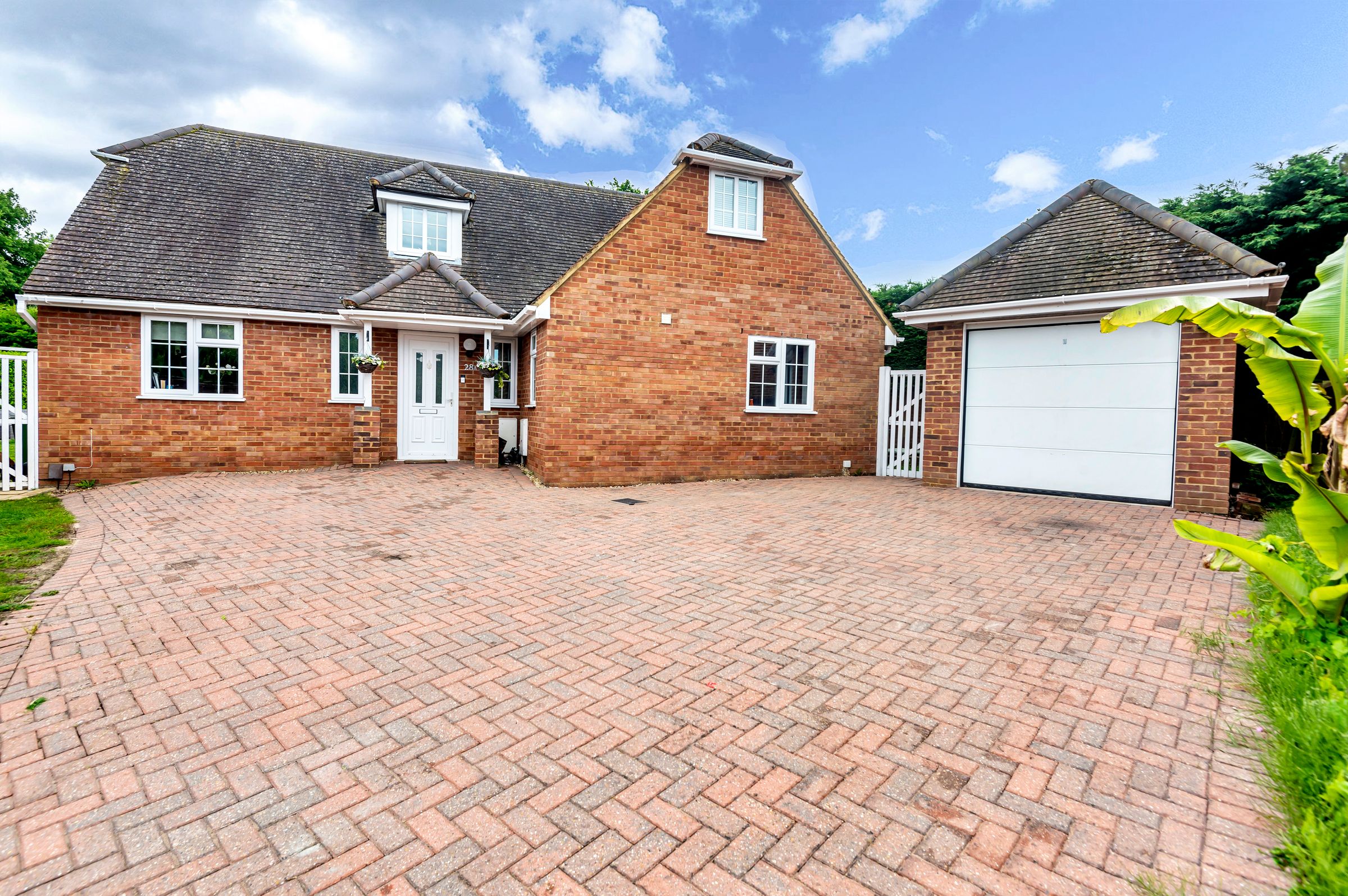 4 bed detached bungalow for sale in Greenmeads, Woking GU22 - Zoopla