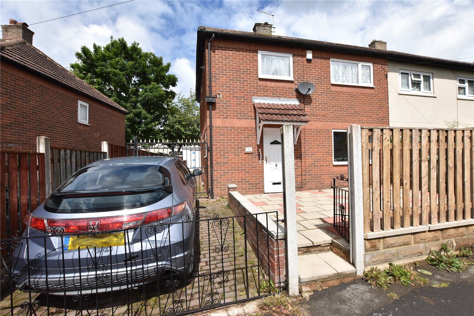 3 Bed Semi Detached House For Sale In Monkswood Avenue Leeds West