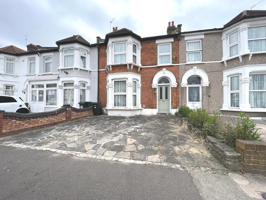 3 bed property for sale in St. Albans Road, Seven Kings, Ilford IG3 ...