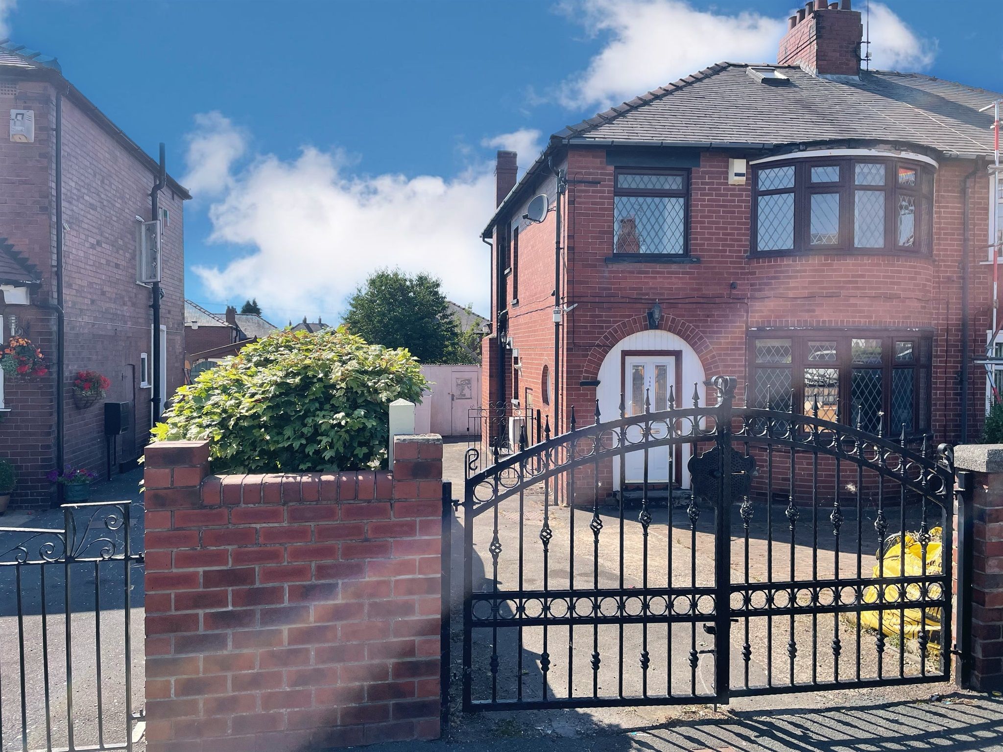 3 Bed Semi Detached House For Sale In Old Lane Beeston Leeds Ls11