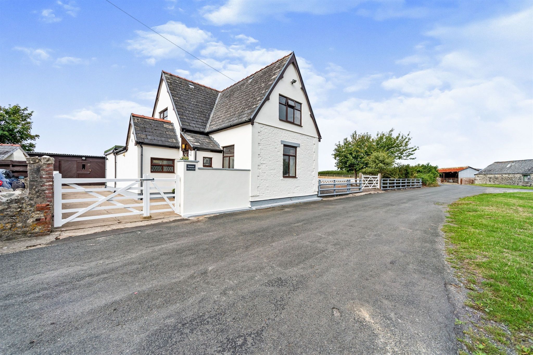 4 Bed Detached House For Sale In Porthkerry Road Rhoose Barry Cf62