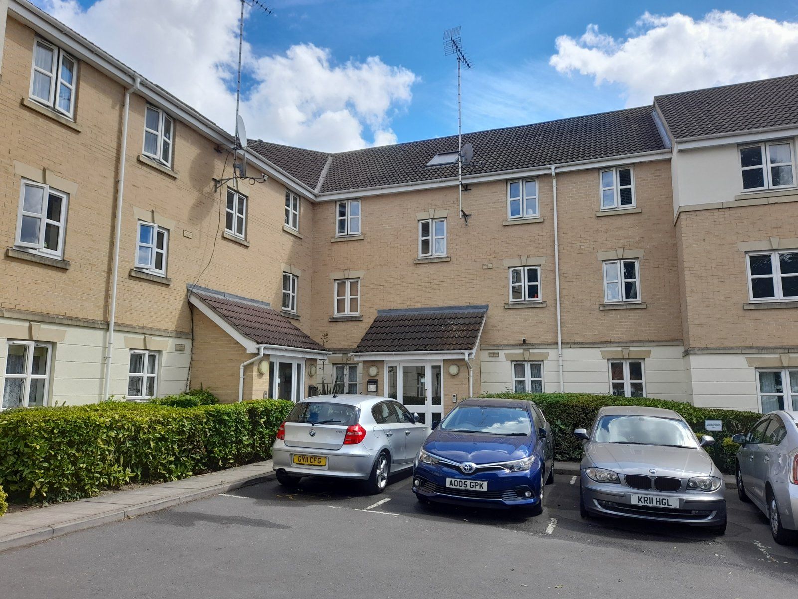 2 bed flat for sale in Scholars Walk, Langley, Slough, Berkshire SL3 ...