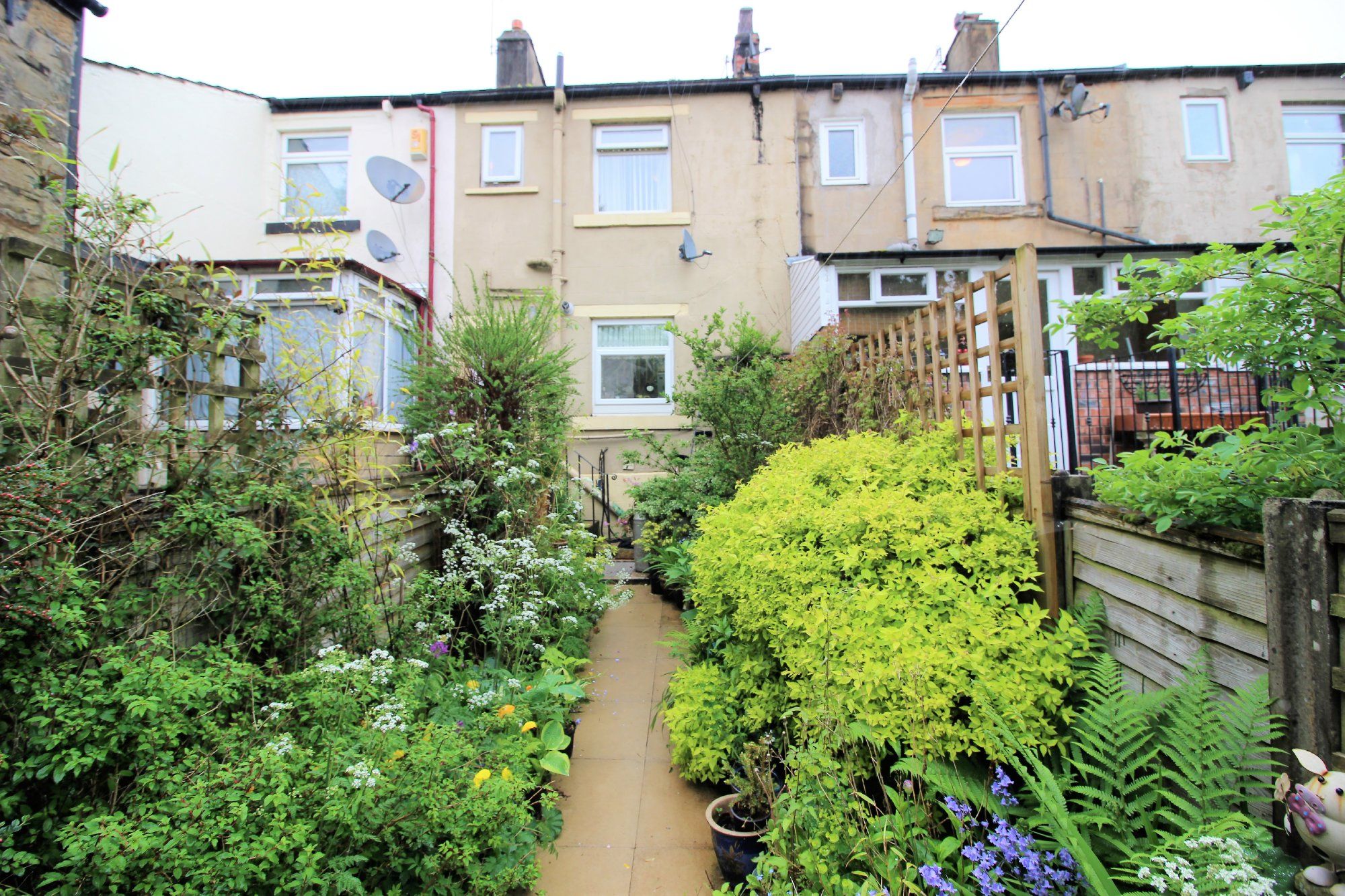 2 bed terraced house for sale in Dinting Vale, Glossop SK13 - Zoopla