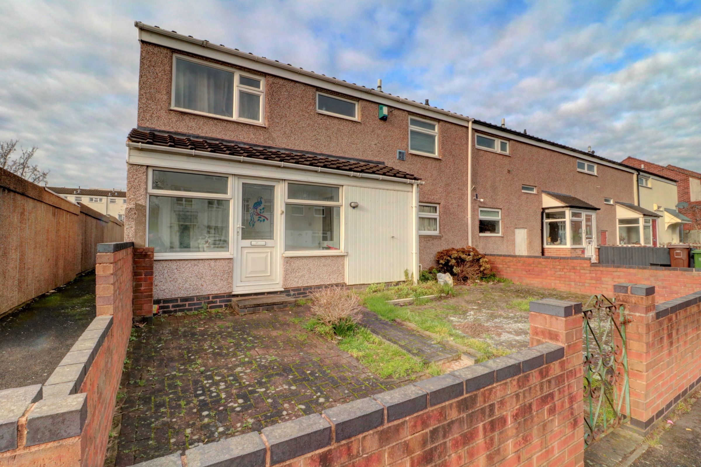 4 bed end terrace house for sale in Corncrake Drive, Smith's Wood ...