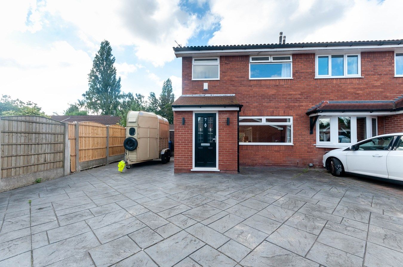 3 Bed Semi Detached House For Sale In Muirfield Close Fearnhead