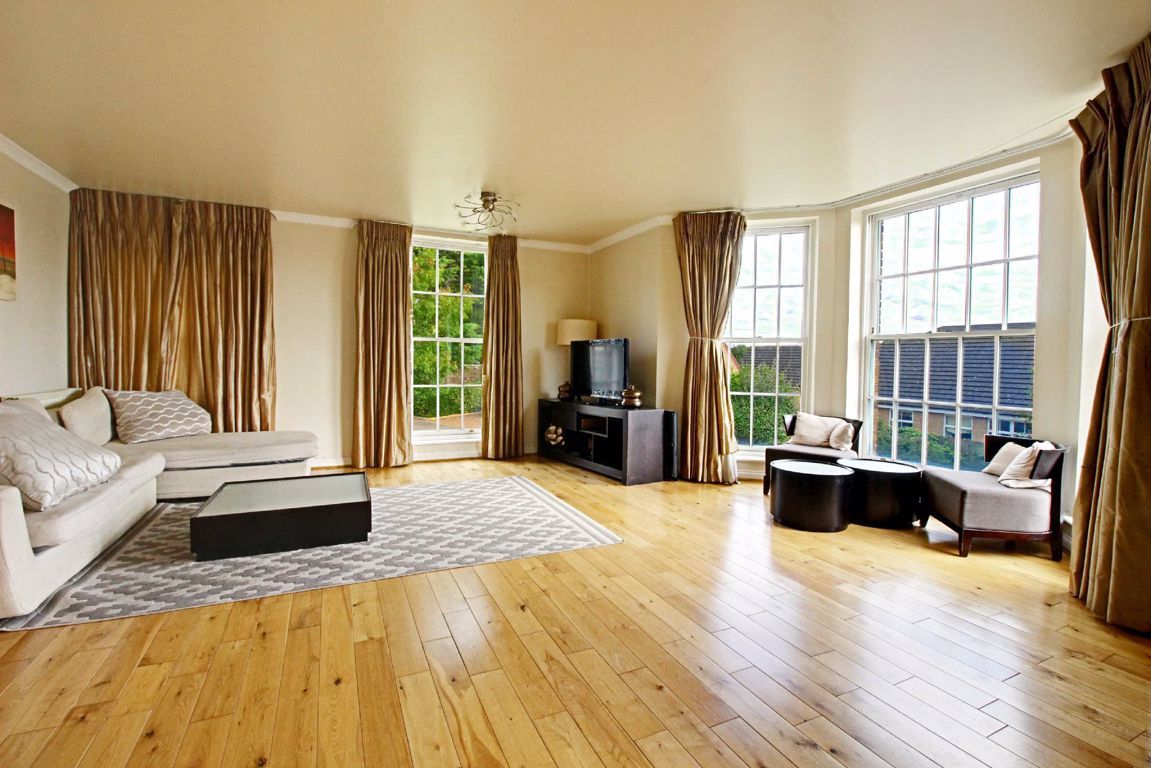 2 bed flat to rent in Royal Drive, London N11 - Zoopla