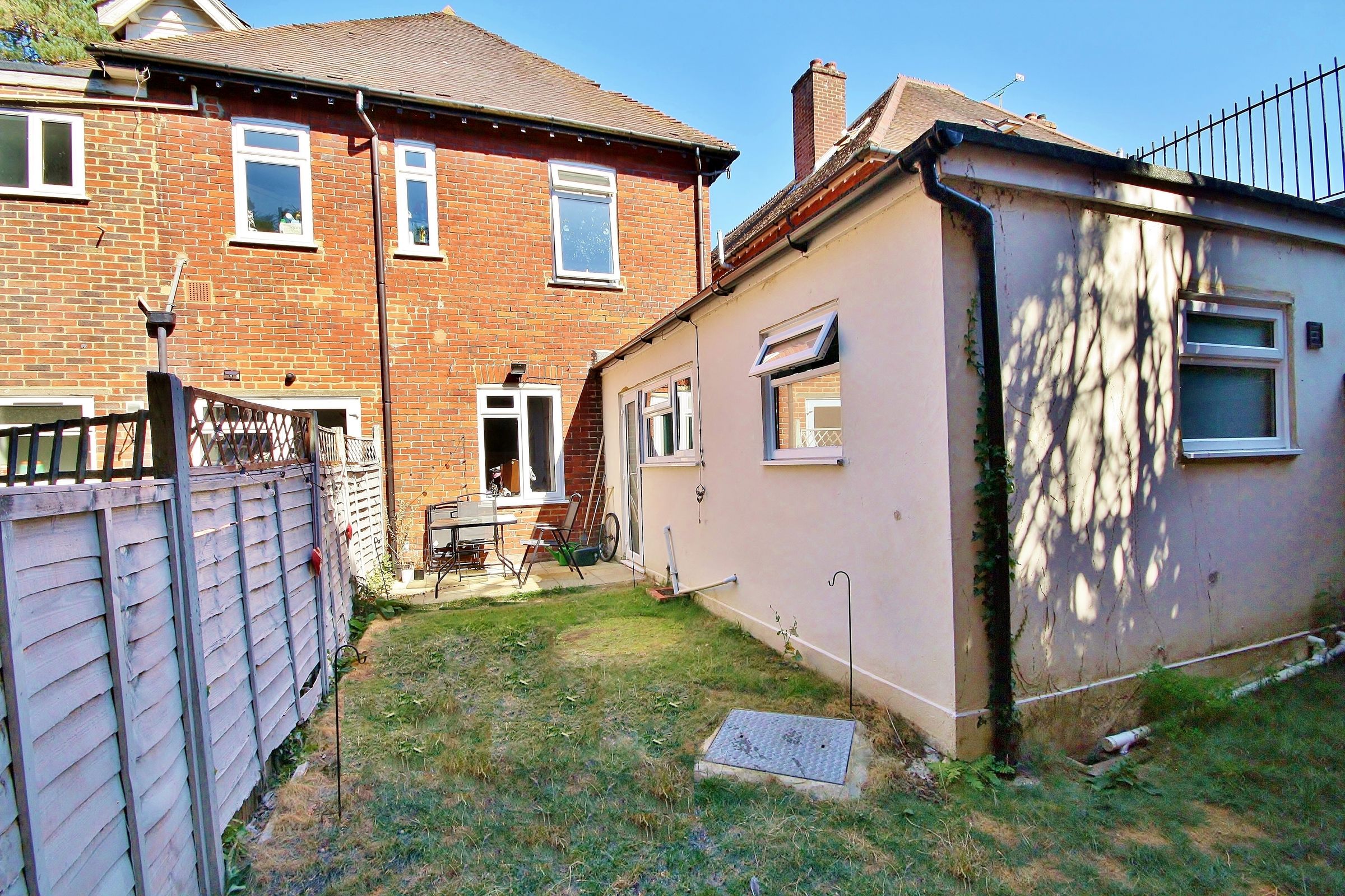1 bed maisonette for sale in Maybury Hill, Woking GU22 - Zoopla