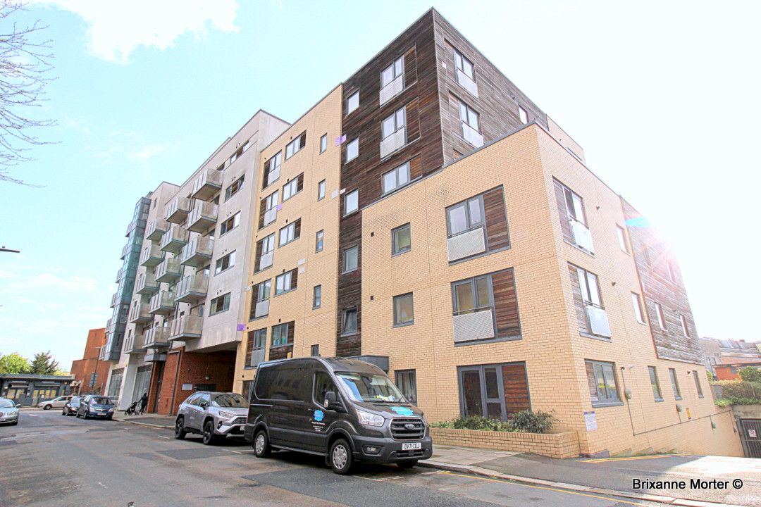 1 bed flat to rent in Stanley Road, London SW19 - Zoopla