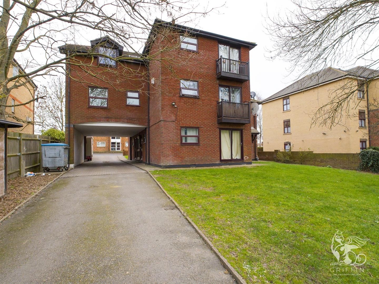1 bed flat for sale in South Street, Romford RM1 - Zoopla