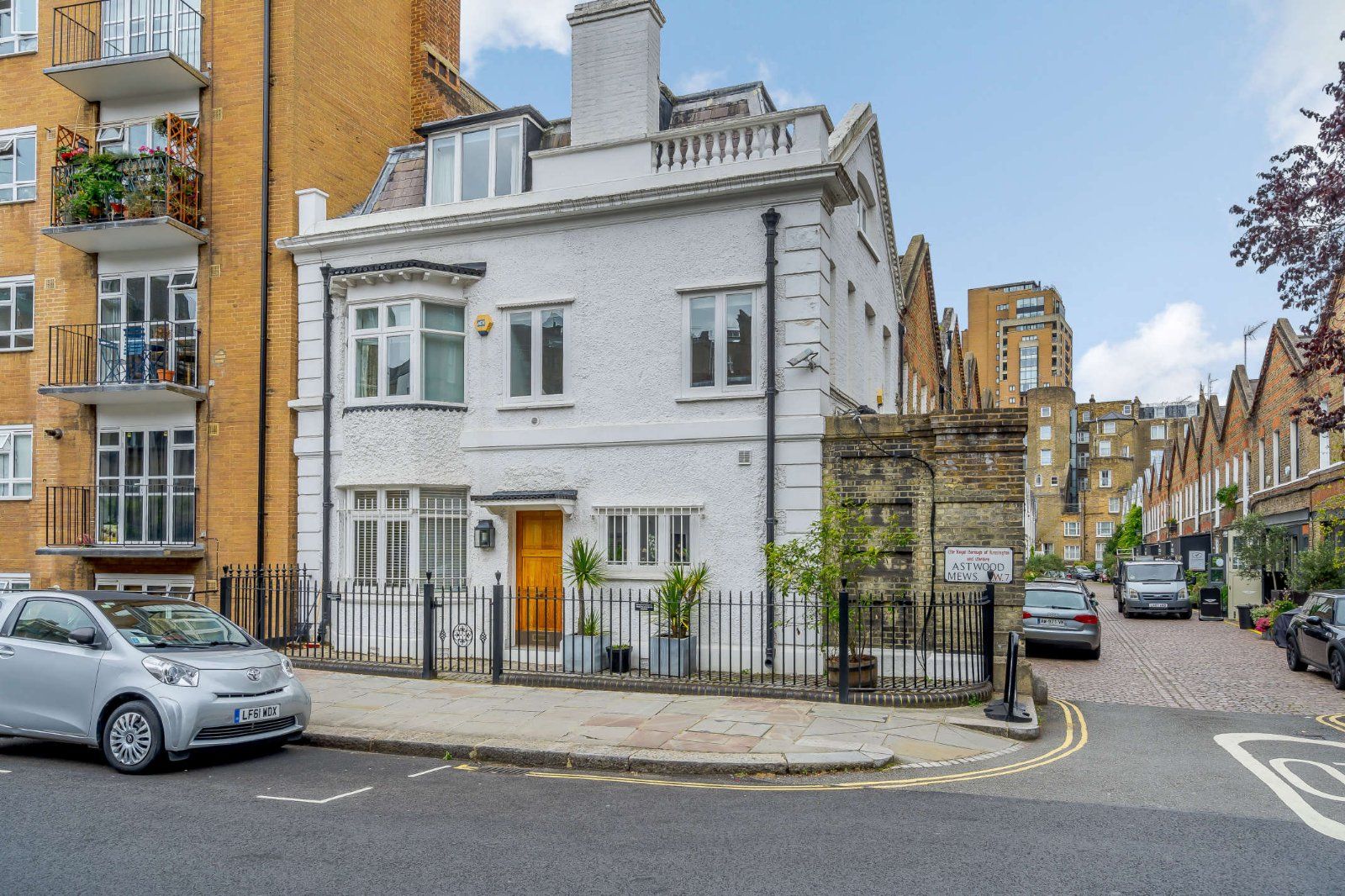 3 bed detached house for sale in Courtfield Road, London, South ...