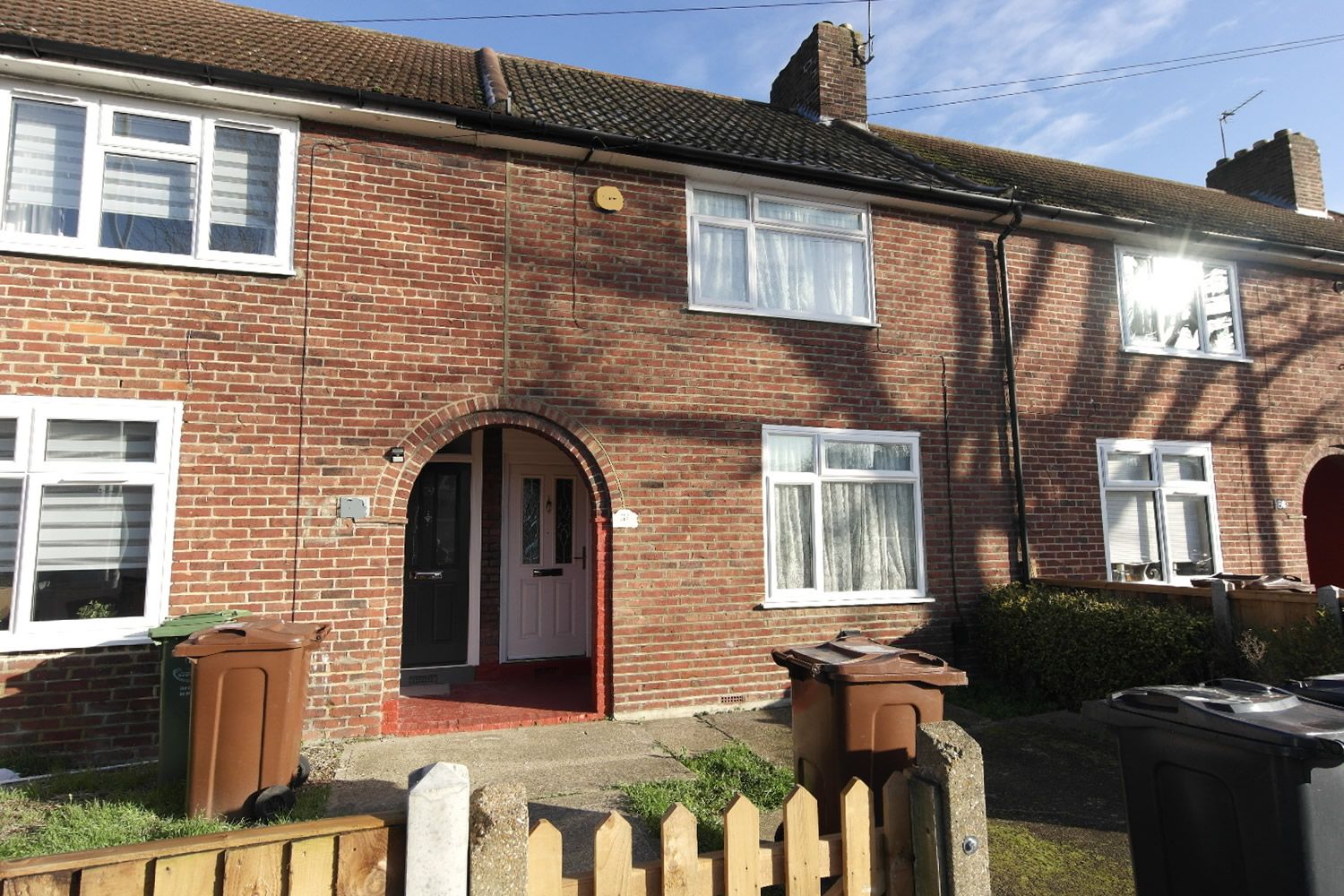 2 Bed Terraced House For Sale In Beverley Road Dagenham Essex Rm9