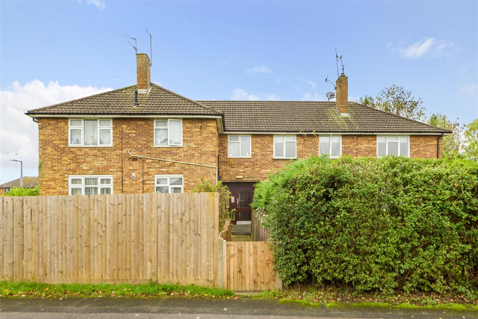 2 bed flat for sale in Cotswold Avenue, Bushey WD23 - Zoopla