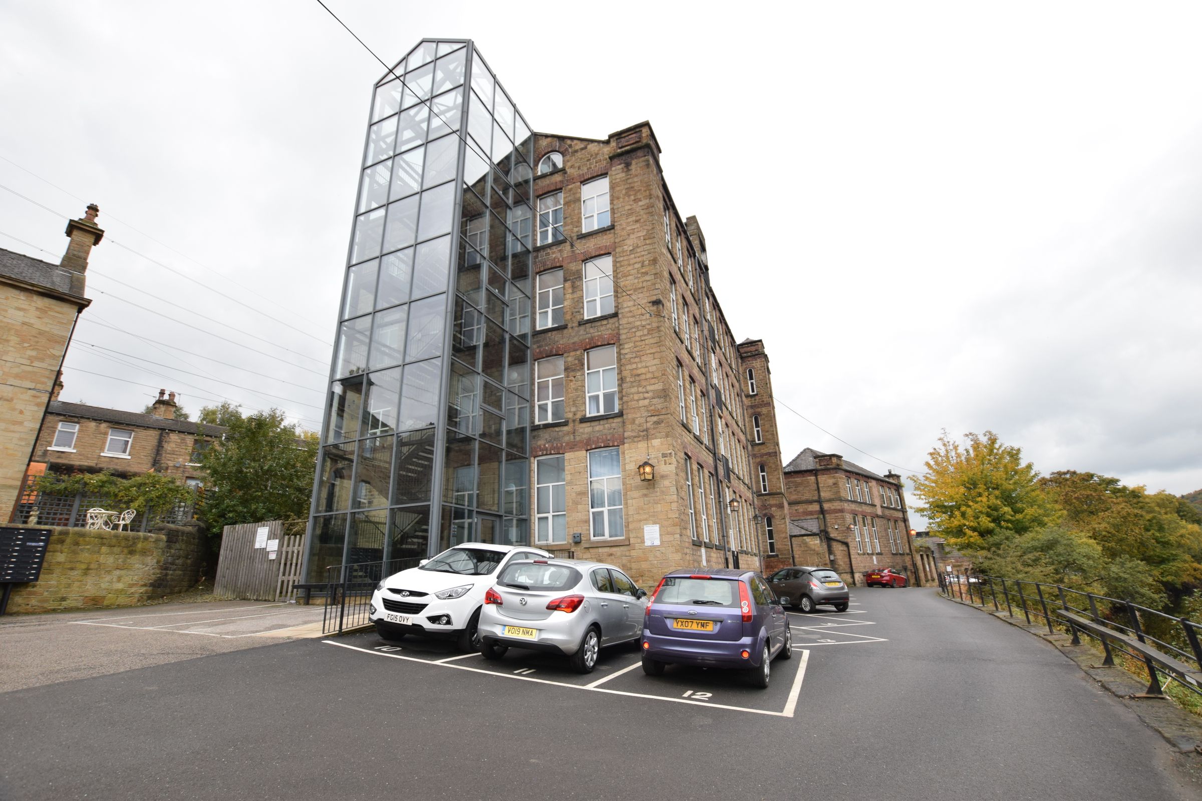2 bed flat for sale in Fearnley Mill Drive, Huddersfield HD5 - Zoopla