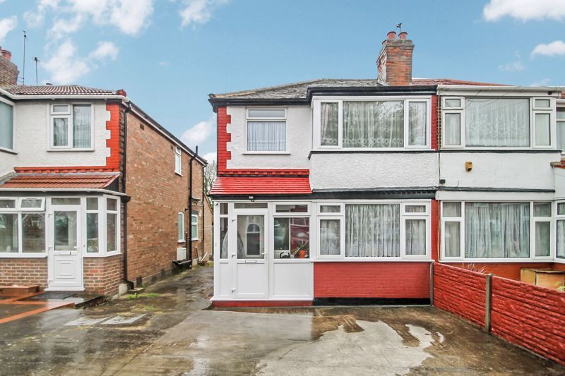3 Bed Semi Detached House For Sale In Wood End Gardens Northolt Ub5