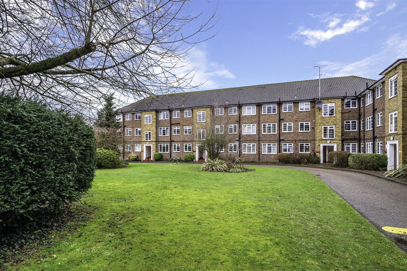 2 bed flat for sale in Lancaster Court, Banstead SM7 - Zoopla