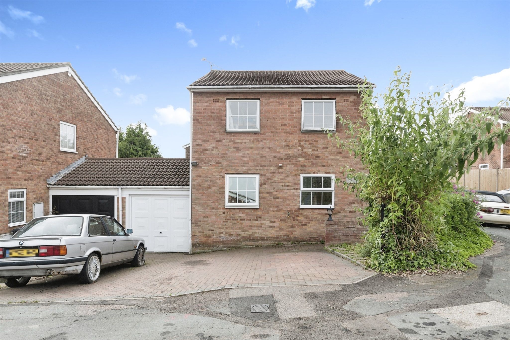 3 bed link-detached house for sale in Barford Rise, Luton LU2 - Zoopla