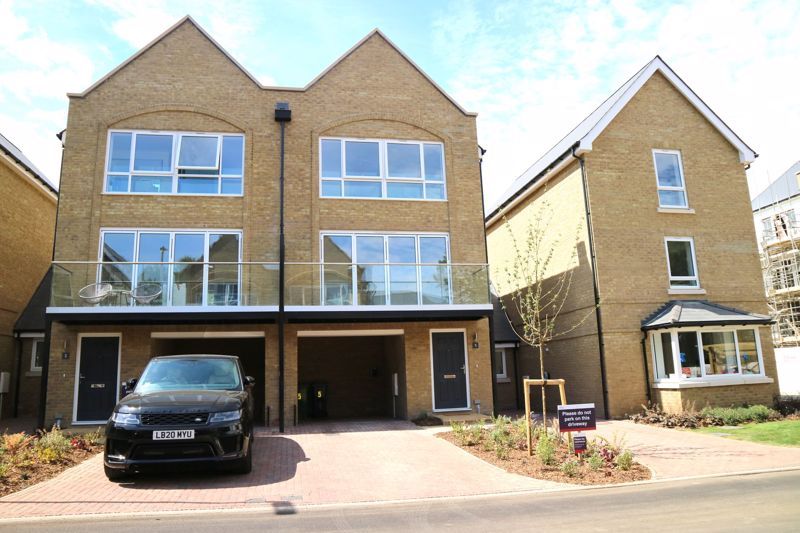 3 bed detached house to rent in Gunpowder Road, Worcester Park KT4 - Zoopla