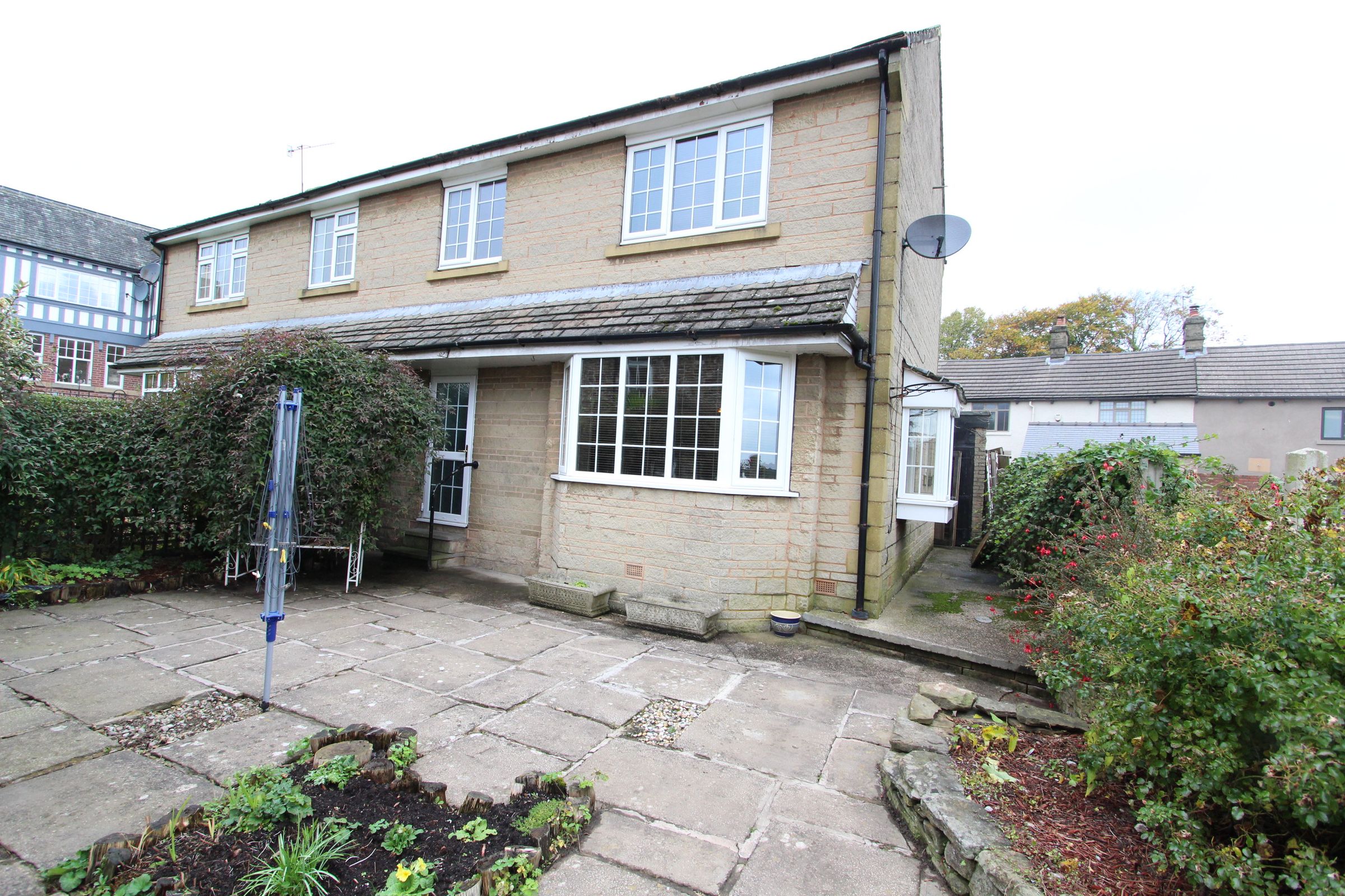 2 bed cottage to rent in Totley Hall Lane, Sheffield S17 - Zoopla